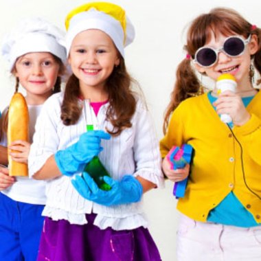 Clothes – Early Years teaching resource - Scholastic