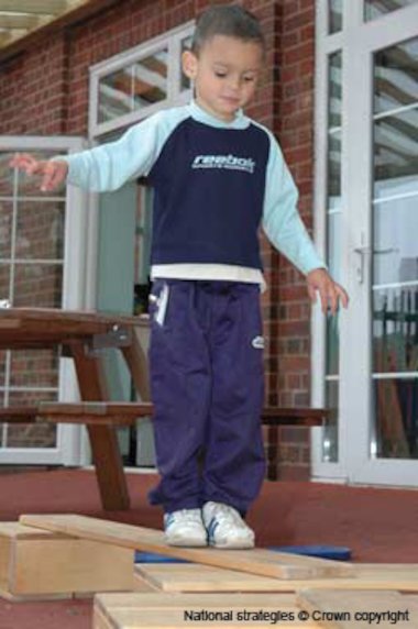 EYFS: A Unique Child: 1.3 Keeping Safe - Scholastic