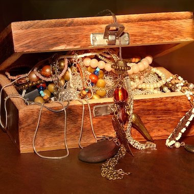 Treasure chest – teaching resource - Scholastic